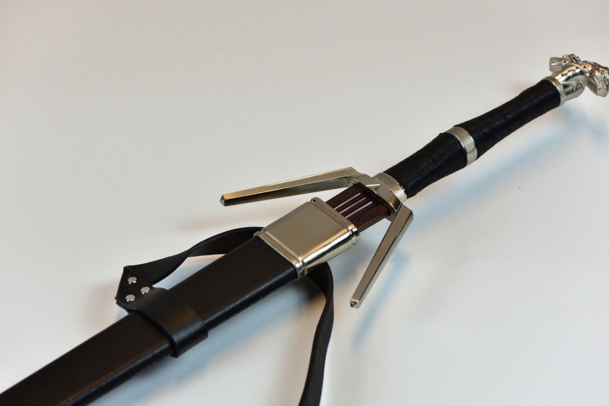 ETHFBD1 - Epée Forgée Geralt de Riv THE WITCHER Blood Damascus Edition ...