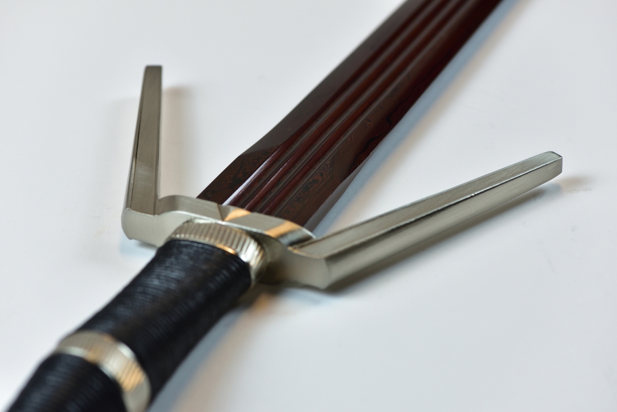 ETHFBD1 - Epée Forgée Geralt de Riv THE WITCHER Blood Damascus Edition ...